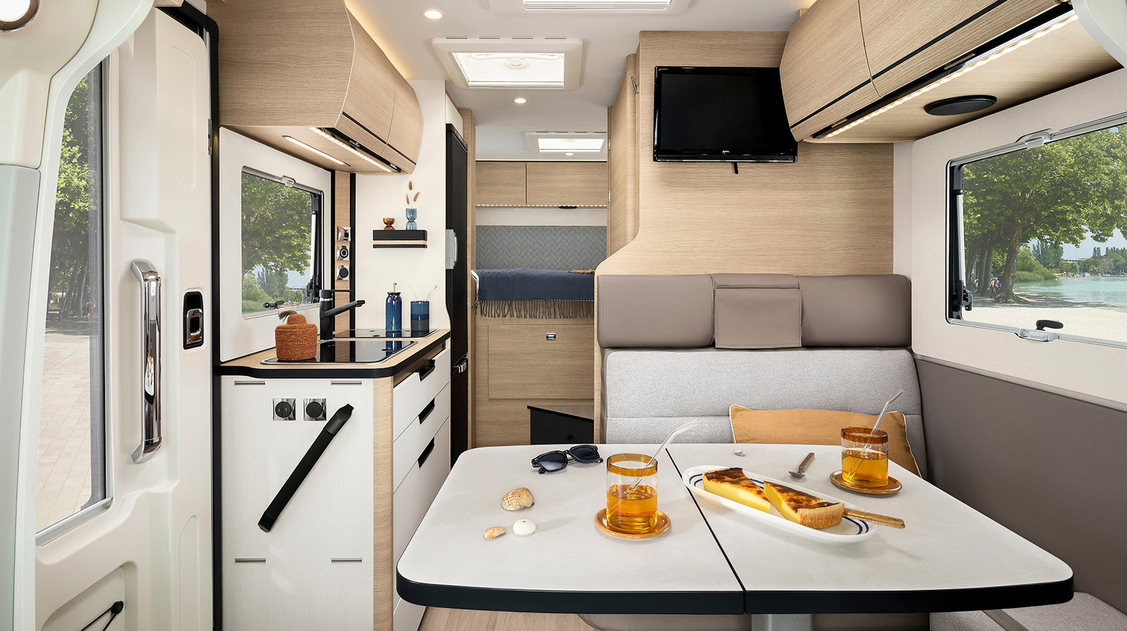 Camping-car profilé compact - Rapido profilé C03